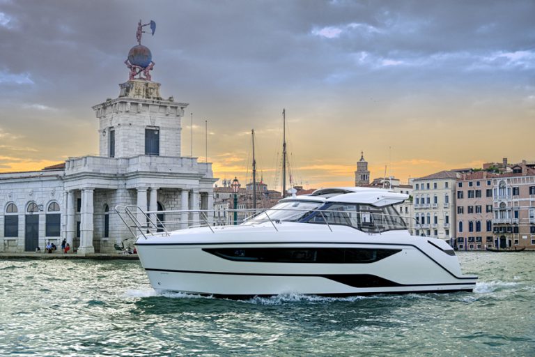 Bavaria Yachts met sur le marché le Bavaria SR33 - Québec Yachting